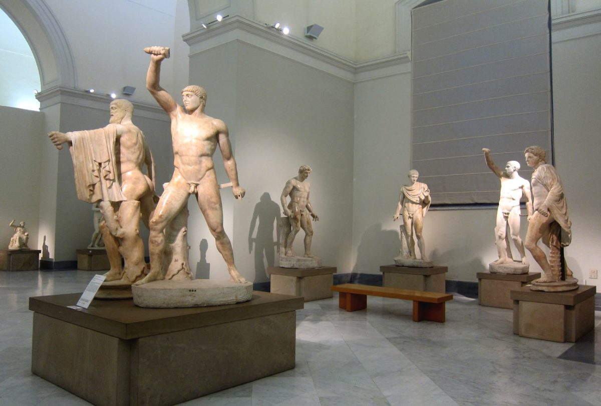 CARLO DI BORBONE E LE SUE 26 STATUE , SIMBOLO DELLE SUE VIRTU' – Cose ...